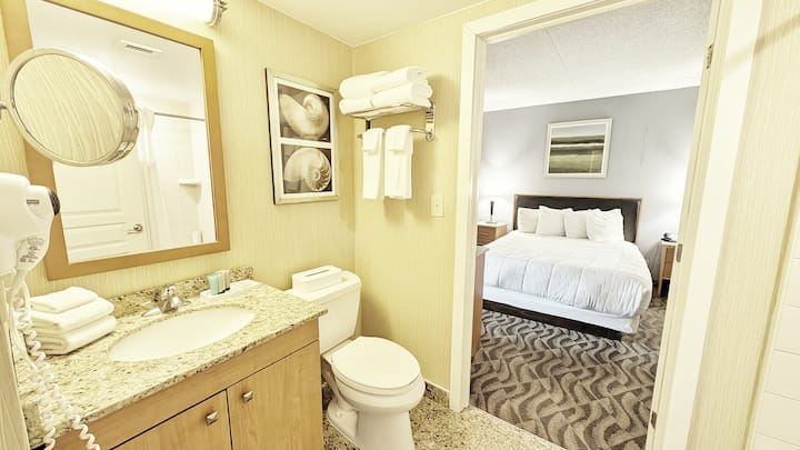 Flagship Glam: Ocean Vibes Stay W/ Indoor Pool! - Atlantic City, NJ