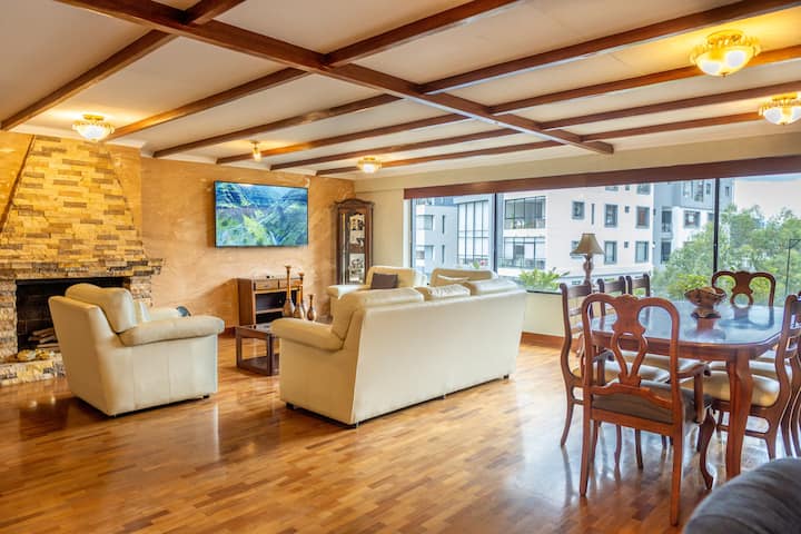 Amplio Y Elegante Departamento Con Vista A Quito - Quito