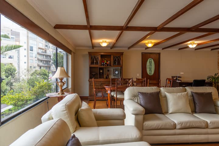 Amplio Y Elegante Departamento Con Vista A Quito - Quito