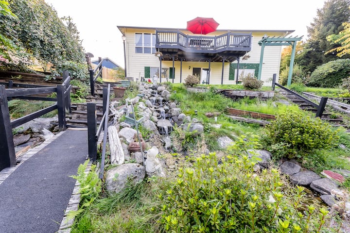 Entire House | 7 Bedrooms | Garden View Gateway - Marysville, WA