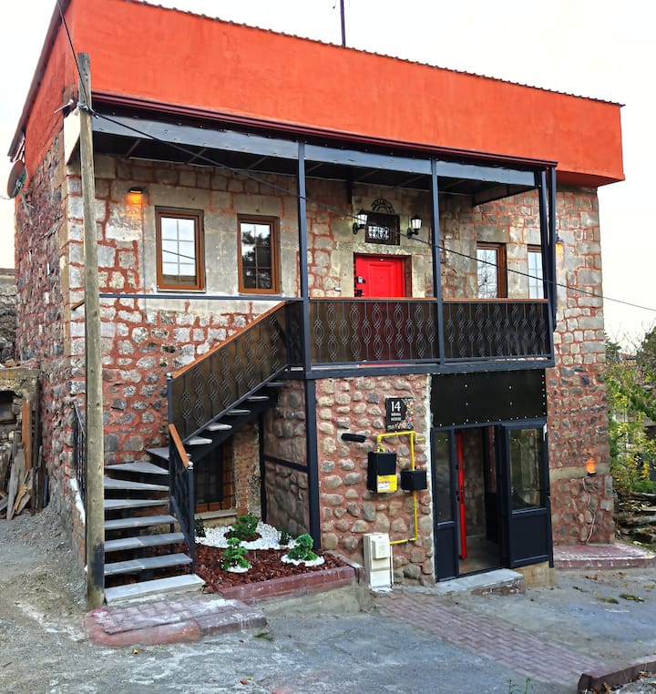 Erciyes’in Sıcak Yüzü Taş-ahşap Dokulu Konsept Ev - Kayseri