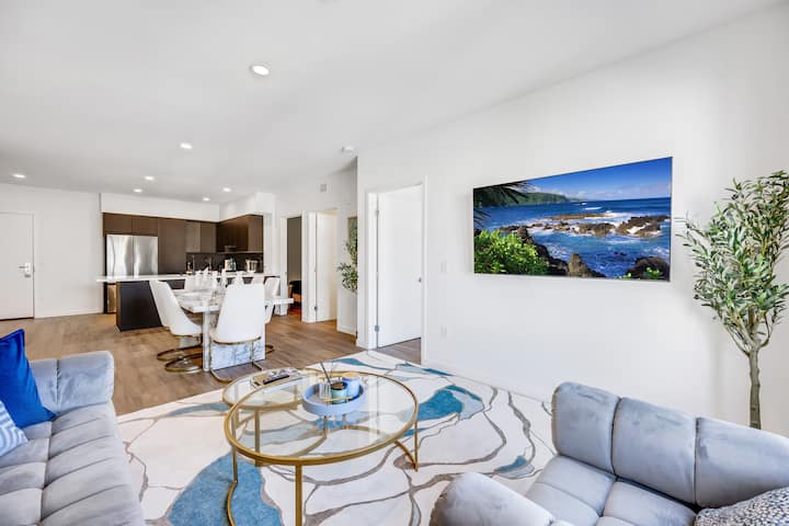 One Lux Stay Hollywood View La Suites - Los Angeles, CA