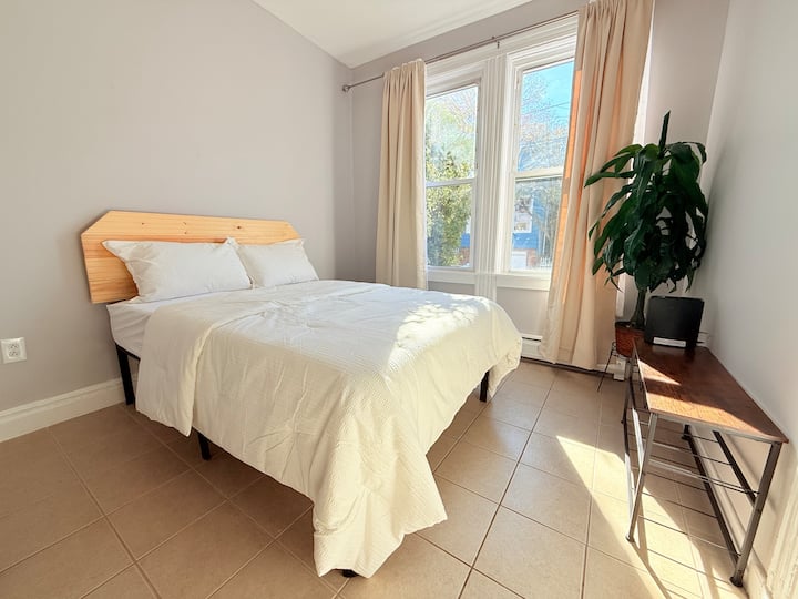 Kickoff Spot! Near Stadium + Comfy 1br & Sofa Bed! - Union City, NJ