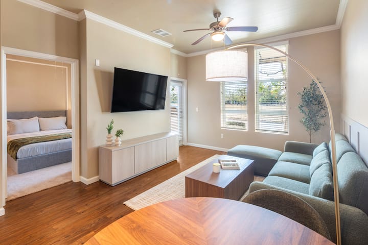 Luxury Condo In Silicon Valley | Pool, Gym, Spa - Santa Clara, CA