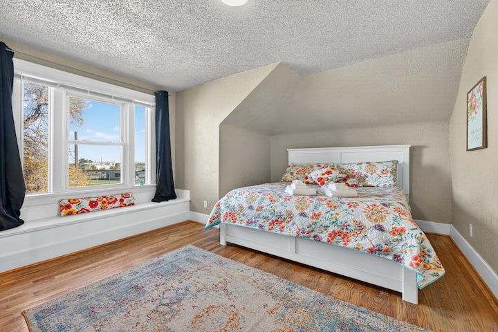 New. The Greeley Getaway. 3 Bedroom. Near Unc. - Greeley, CO