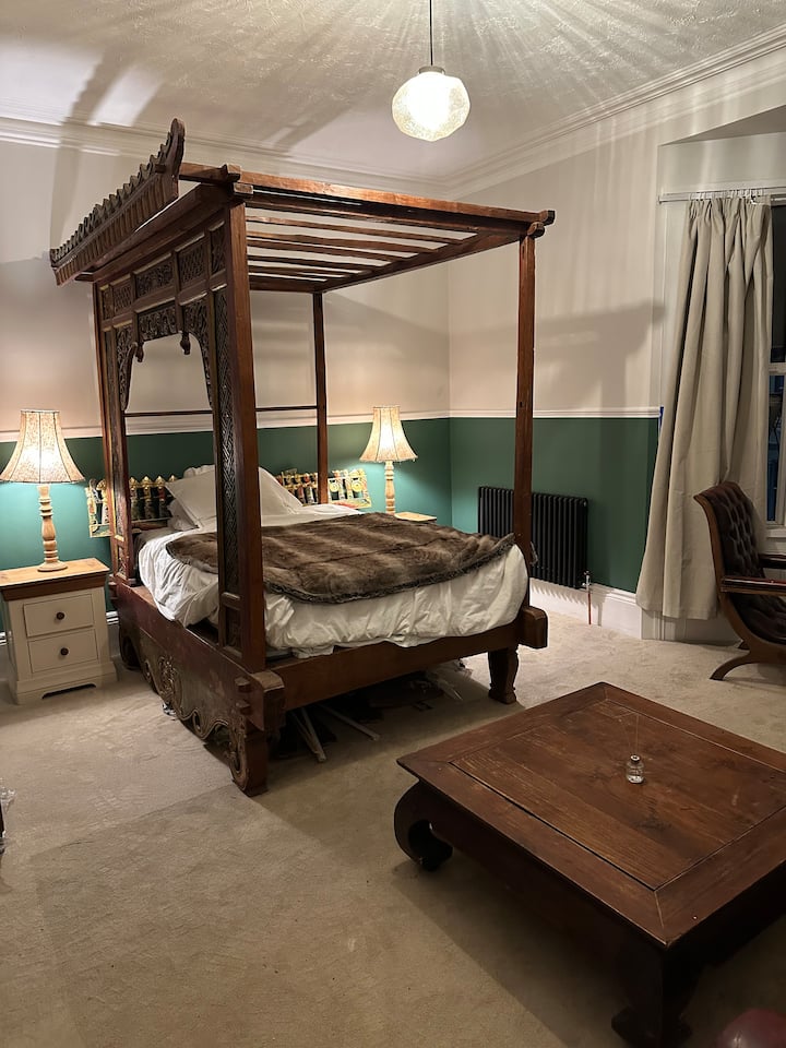 Modern Seaside Escape With English Charm - University of Brighton City Campus