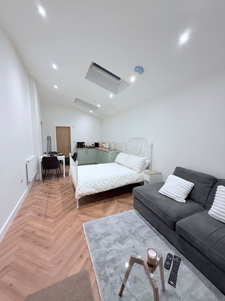 Cosy Corner Cheadle - Cheadle