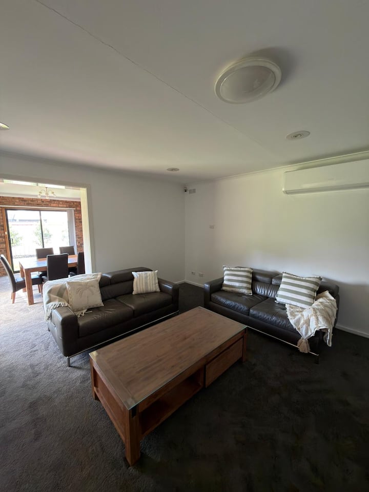 The Angourie House - 10 Mins To Airport - Melbourne