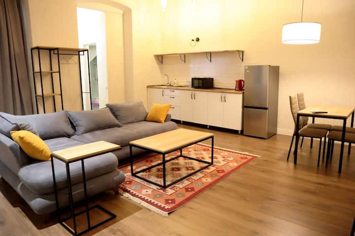 Cosy Agmashenebeli 118 Apartment - 第比利斯