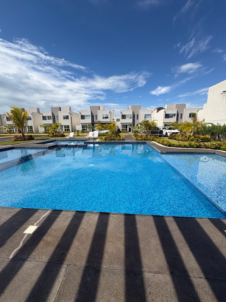 Victoria, Alberca Al Frente De La Casa - Heroica Veracruz