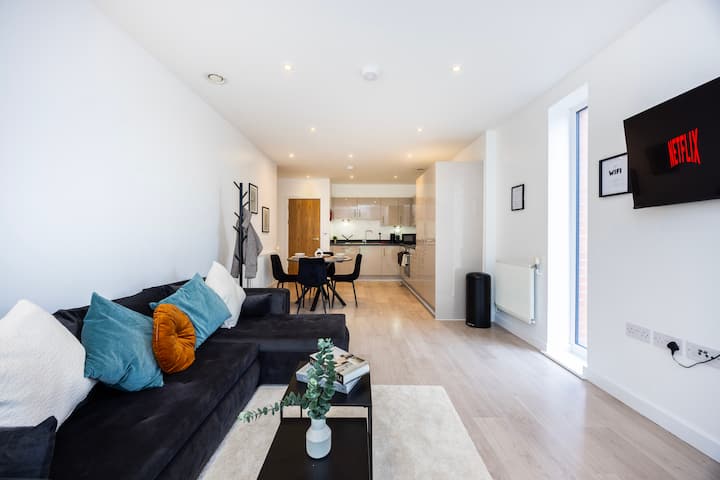 Modern Wembley 2br | Private Parking & Fast Wi-fi - Harrow