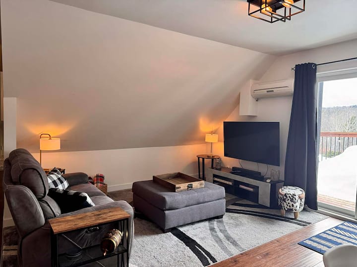 Le Sommet : Condo Chaleureux + Spa + 3ch & 2sdb - Orford, QC
