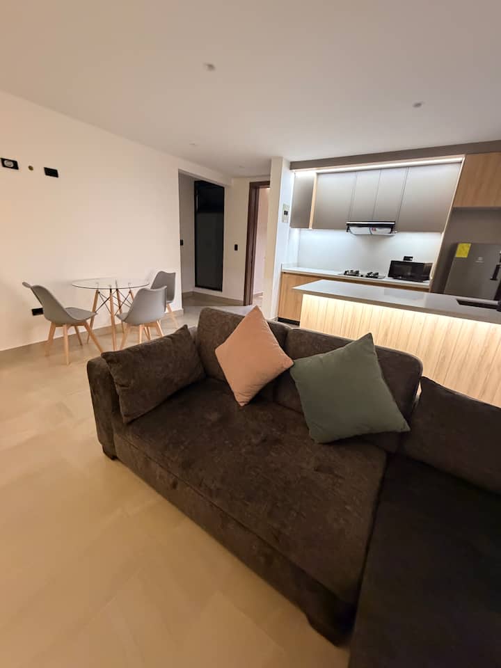 Suite Con Excelente Vista Hacia El Aeropuerto - Cuenca