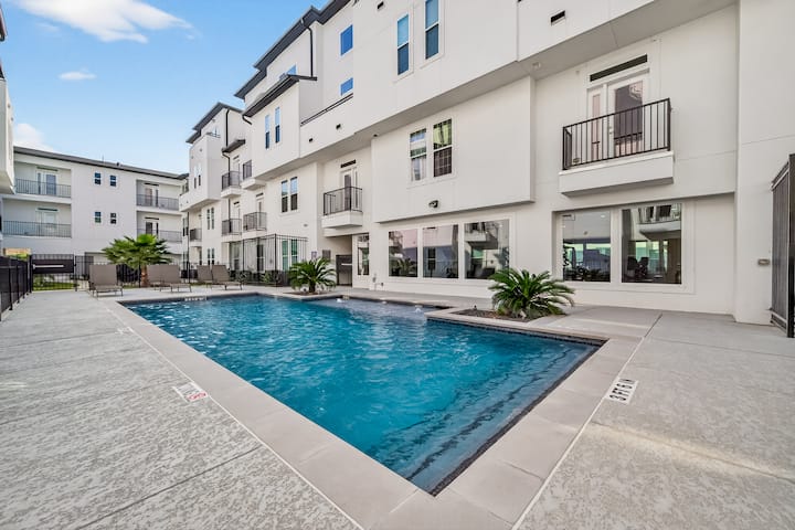 1 Bedroom 1 Bath, 2 Bed, Apt With Pool & Gym - Park Place Houston