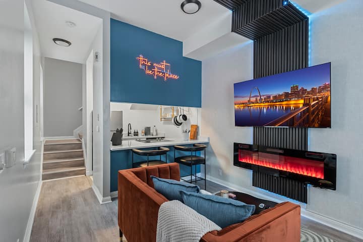 Neon Nook | Stylish 1br Retreat In Soulard - Saint-Louis, MO