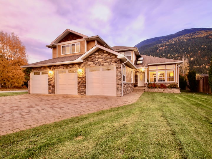 Kingfisher Estate 4br/hottub/sauna/massage Chairs - Revelstoke