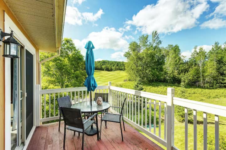 Golf, Bbq, Pool - 5 Min To Mont-tremblant Magic! - Mont-Tremblant