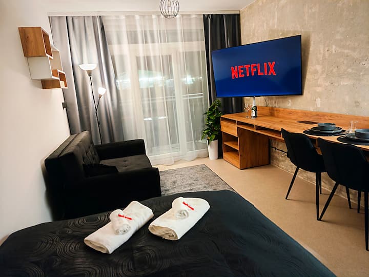 Axiom Suites - Zenith Ii - Netflix, Hbo - Košice