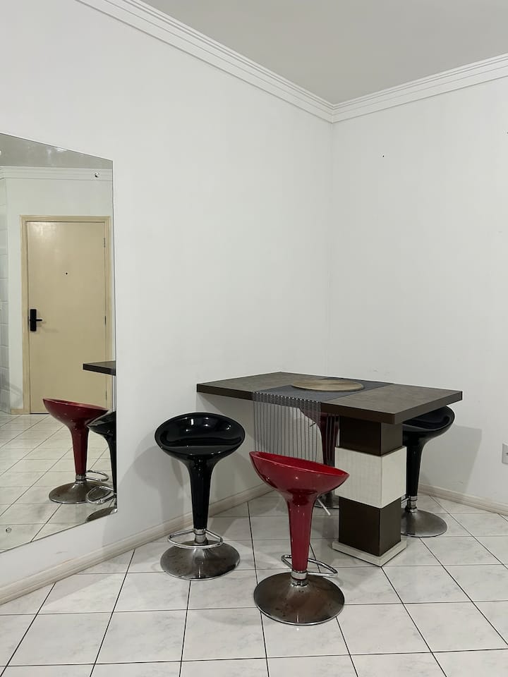 Apartamento Confortável E Bem Localizado No Centro - Criciúma