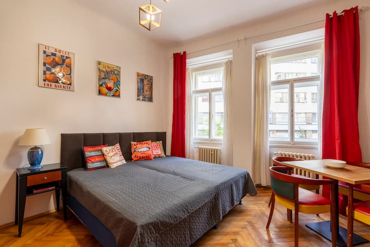 2 Bedroom Apartment In New Town Close To River - Praga