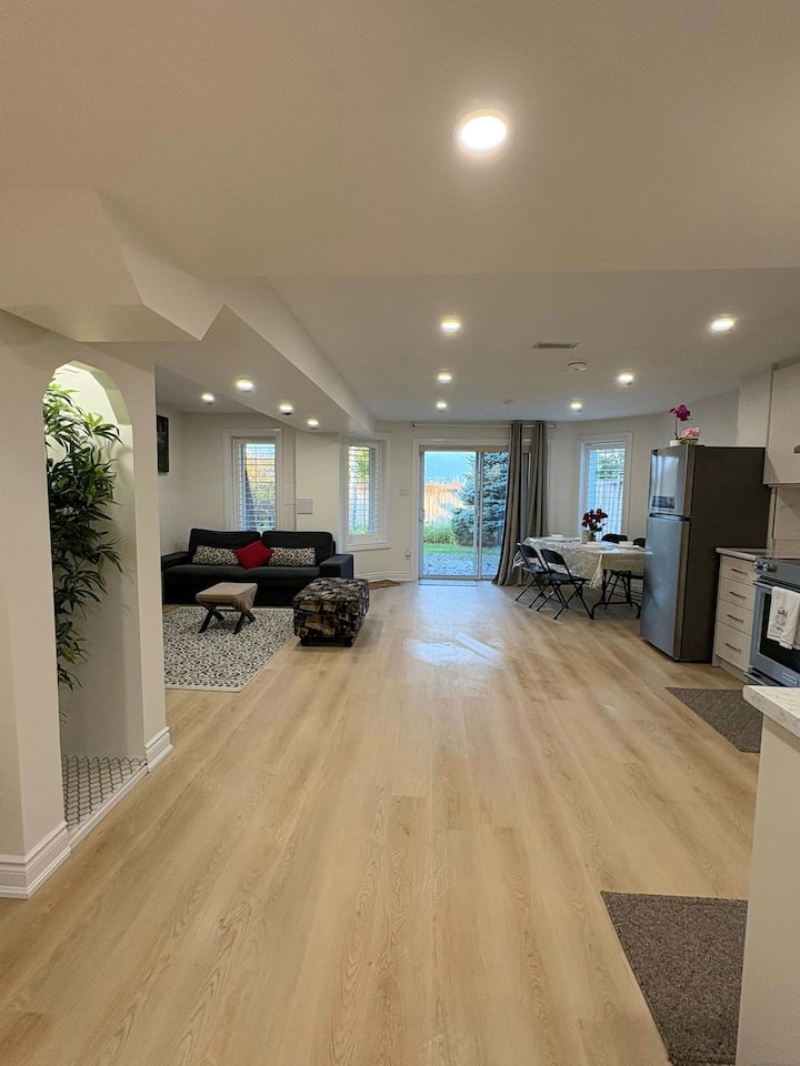 2 Bds 1 Bth - Main Floor Spacious Unit + 2 Parking - Mississauga