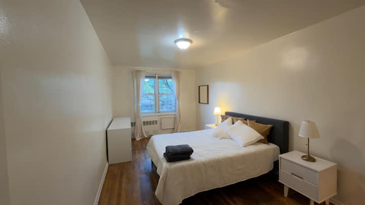 Spacious, Stylish One Bedroom Apt Close To Subway - Brooklyn, NY