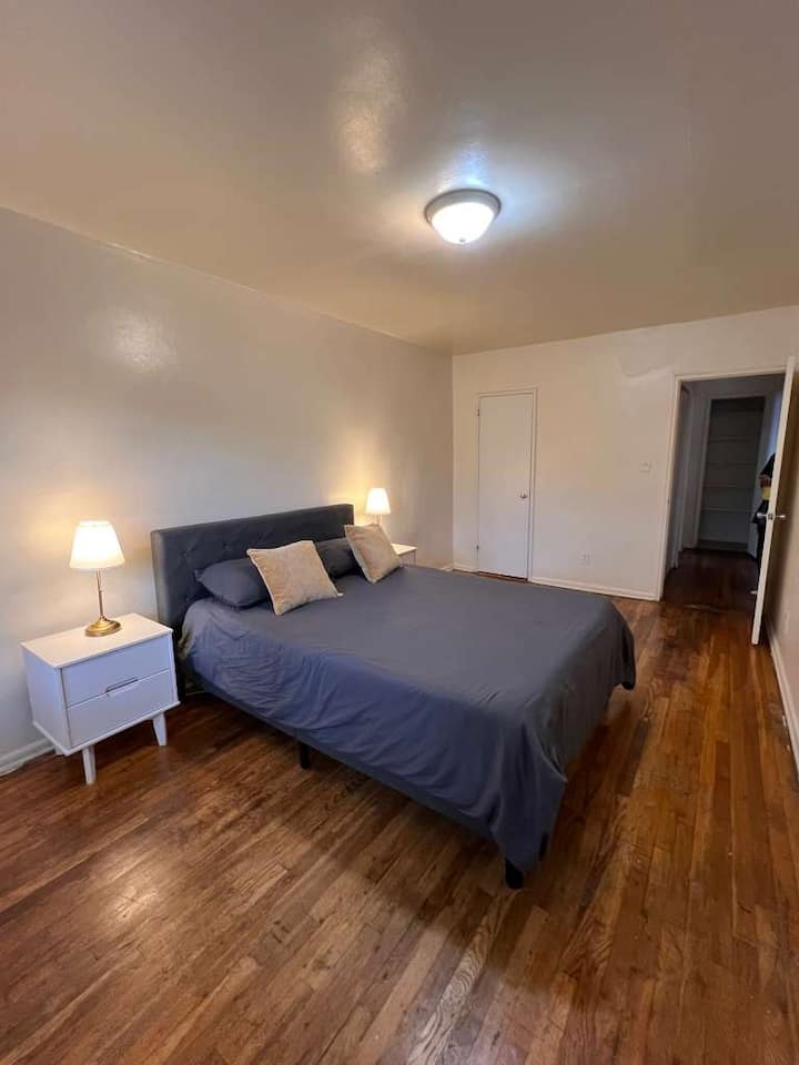 Spacious, Stylish One Bedroom Apt Close To Subway - Brooklyn, NY