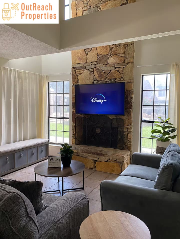 Cozy Near I-35 - Laredo, TX