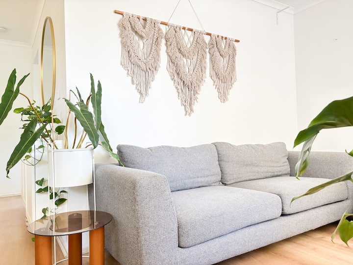 Cosy Cottage | 2 Bedroom | Pet Friendly - Sunshine Coast