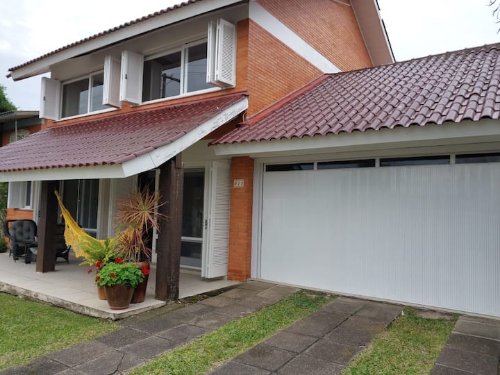 Casa Confortável E Com Piscina Em Atlântida. - Capão da Canoa