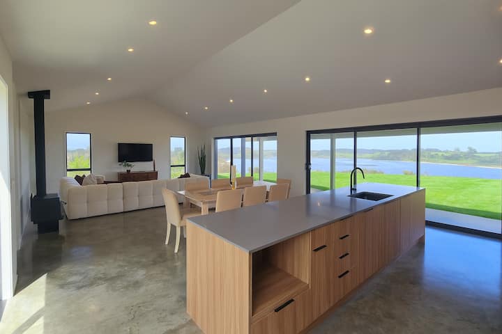 Lake Ngatu Escape - Awanui