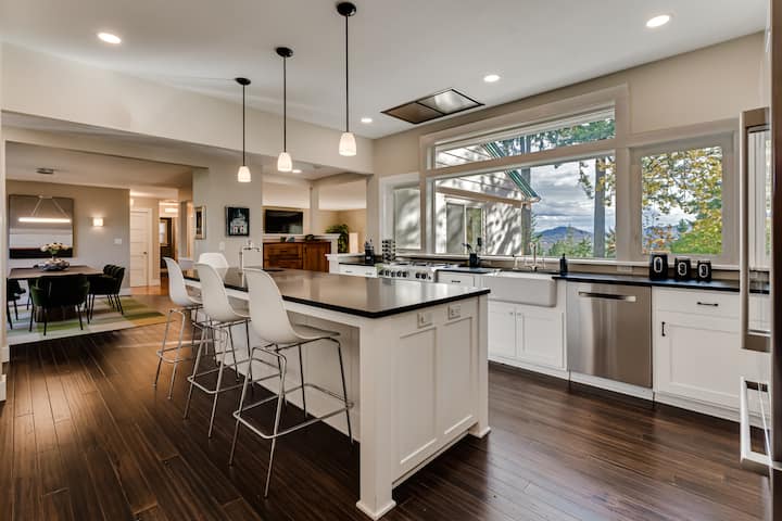 Modern Home - Close To Campus - New Furnishings - Eugene, OR