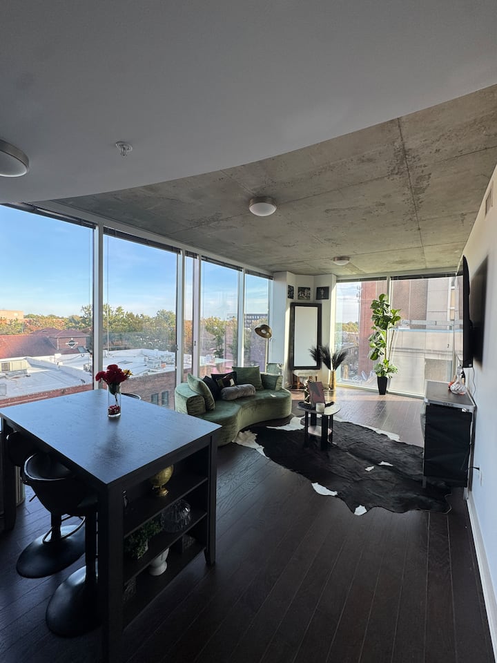 Sky-rise Stay In The Heart Of Downtown - Raleigh, NC