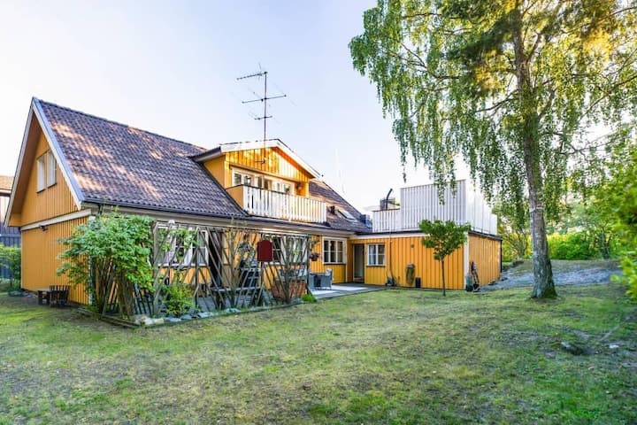 Avkopplande Villa Med Bastu - Järfälla