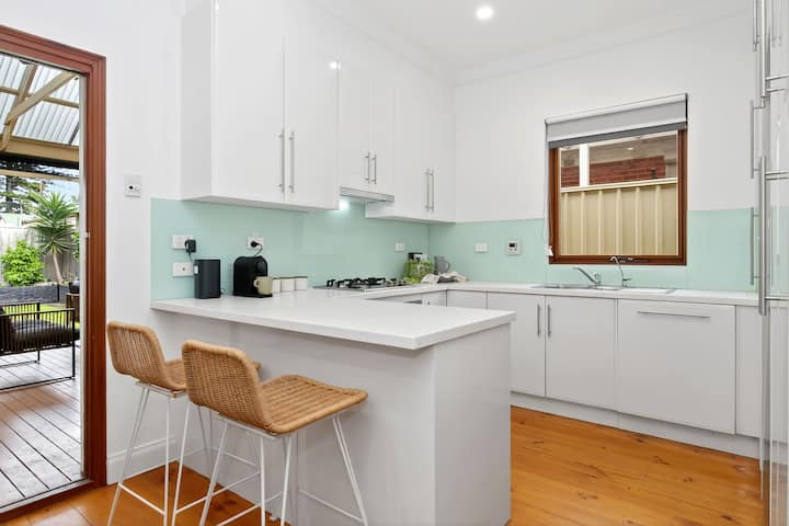 3br Family Home Near Henley Square - 9km To Cbd - Adelaide