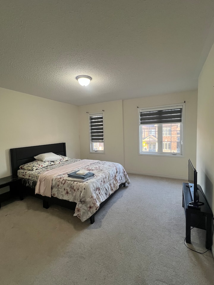 Modern Room In A Friendly Brampton Home - Brampton