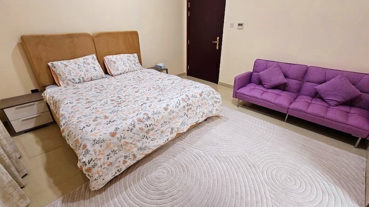 Beautiful Room For Executive Bachelor/ Businessmen - Sharjah
