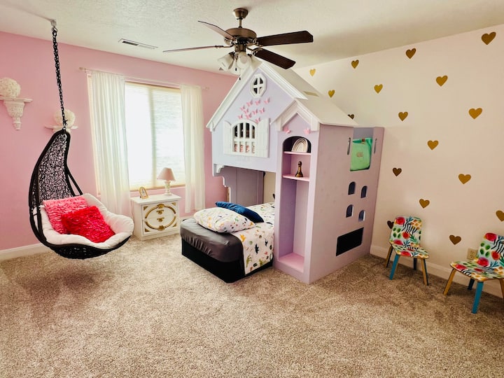 3 Bed 2 Bath Townhome With A Princess Bed - Cedar City, UT