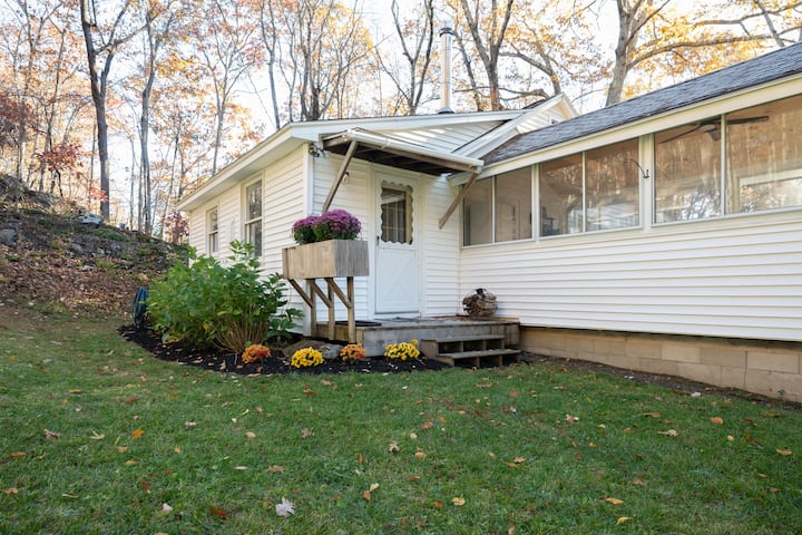 Tyler Lake Cottage With Private Dock - Goshen, CT
