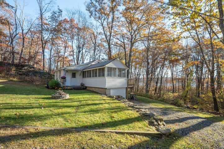 3 Bedroom Tyler Lake Cottage In Goshen - Cornwall, CT