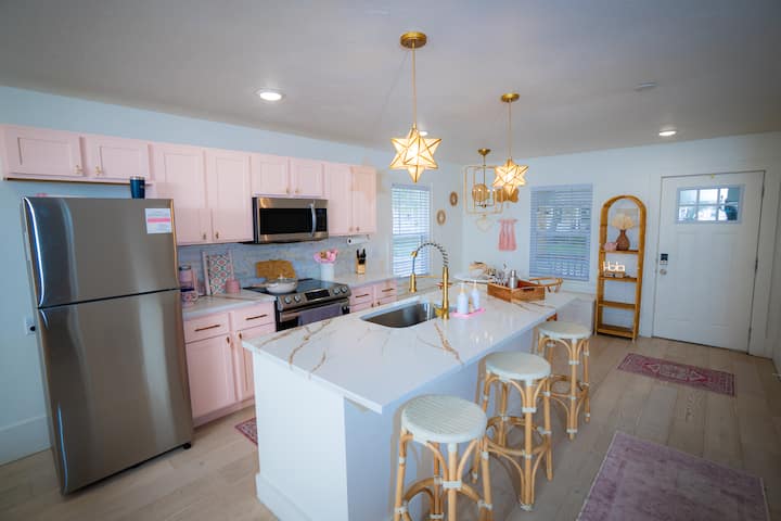 Gameday Headquarters | 2 Br | Walk To Downtown - 林肯