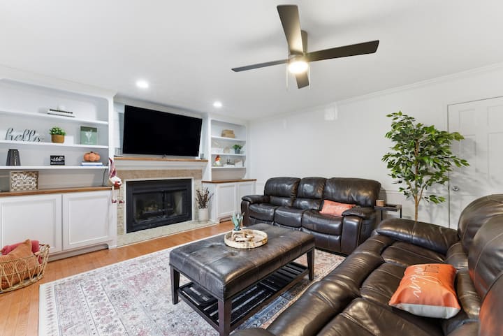 Comfortable Home: Games, Firepit & City Access - Gotham City, Austell