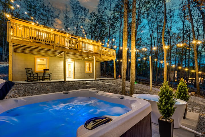 *New* Log Cabin W Hot Tub, Cold Plunge, Game Room - Shenandoah, VA