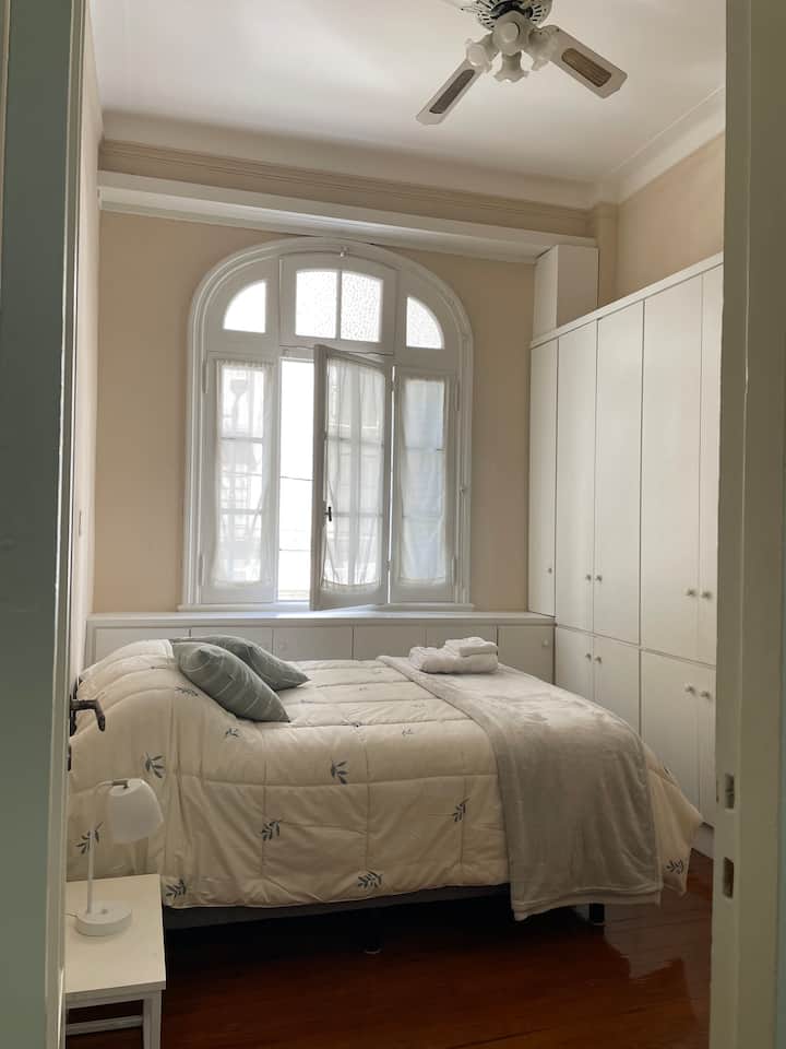 Hermoso Departamento Estilo Francés. - Argentina