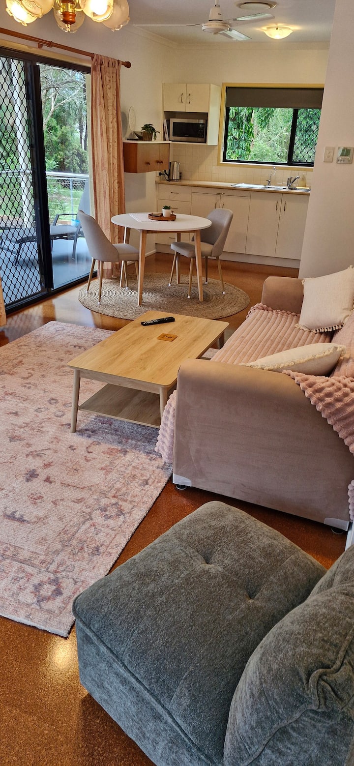 Cooloola Guesthouse: Cosy, Cool With Pool - 레인보우 비치