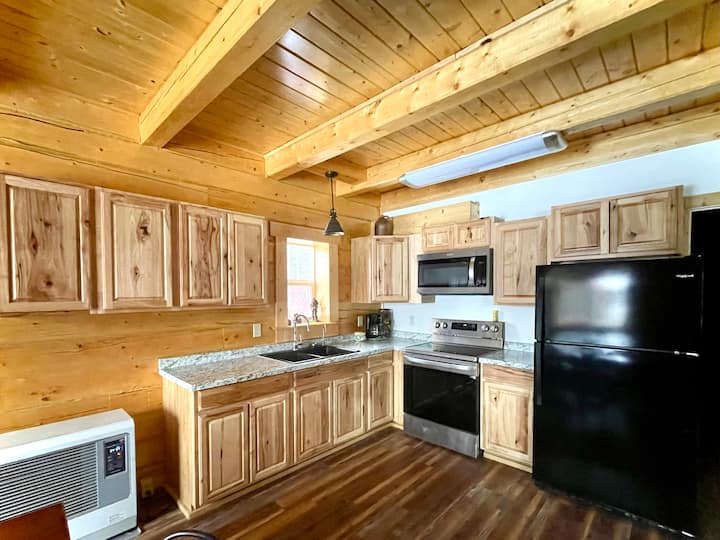 Trailblazer — Spacious Rustic Cabin For Groups - Alaska