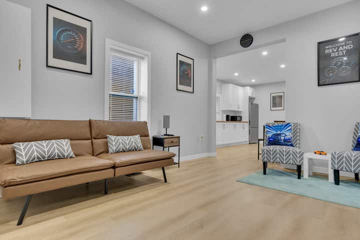 Rev And Rest: Modern 5b/1b By University & Casino - Windsor