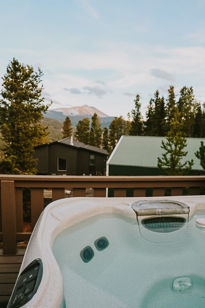 Breck Ski Chalet | Pet Friendly + Scenic Views - Breckenridge, CO