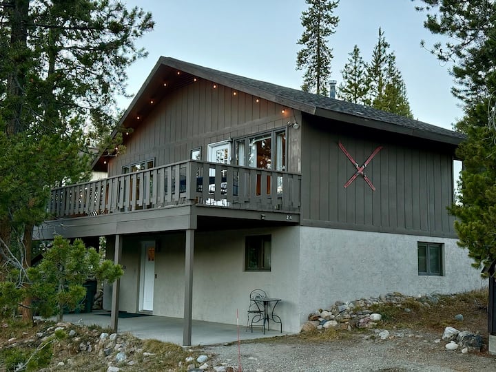 Just Listed! Mountain Ski Chalet W/hot Tub + Views - États-Unis