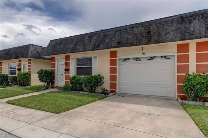 Sunshine & Coastal Retreat! - New Port Richey, FL